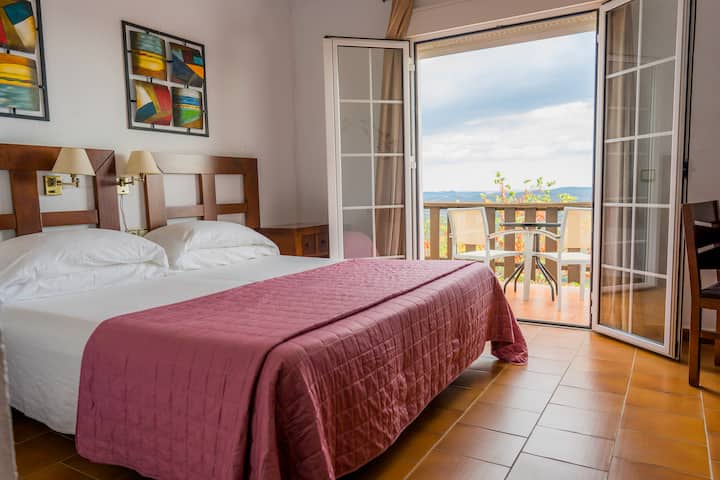 Double Room With Terrace And Views Of The Sierra - Cortegana