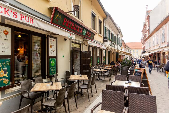 Patrick's Pub » Quiet Room Without A Window (2+0) - Maribor