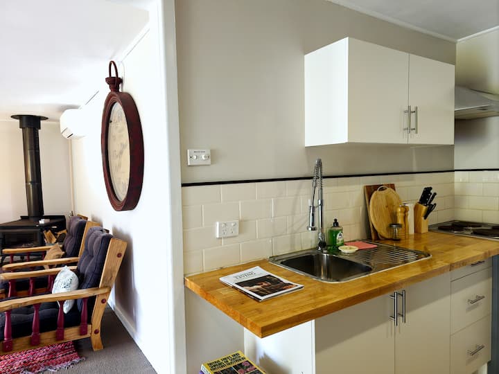 The Burrow At Resteasy | Upcycled Eco Guest Suite - 馬奇