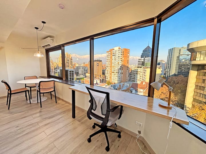 Panoramic View + Bright Workspace + Metro - Chile