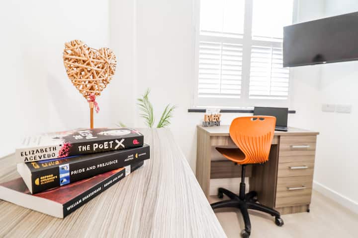 Stylish Central Studio – Walk To Attractions - Southampton