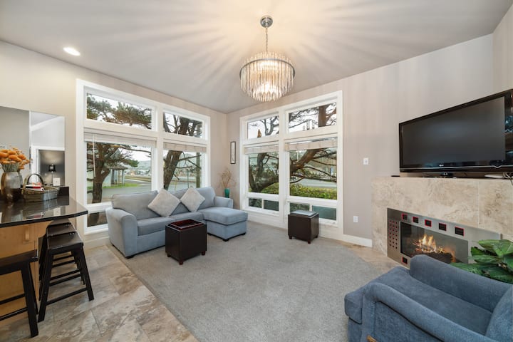 Oceanview | Downtown | Multiple Living Areas - Rockaway Beach, OR