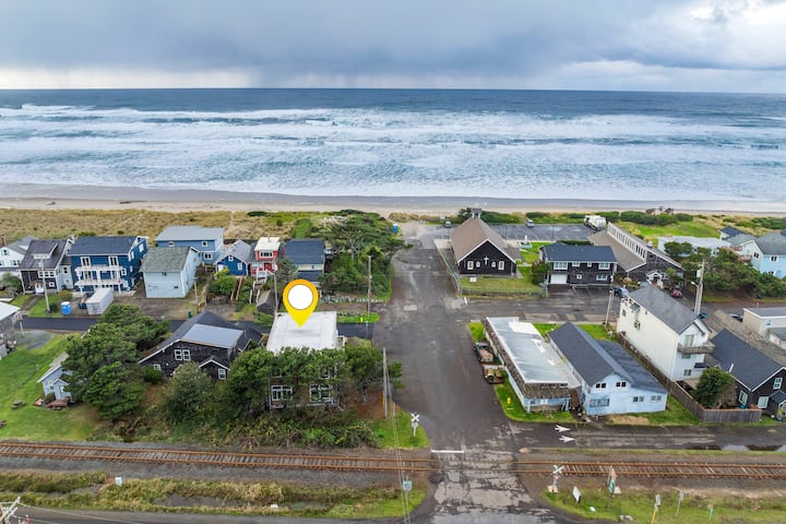 Oceanview | Downtown | Multiple Living Areas - Rockaway Beach, OR