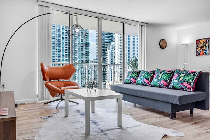 Oceanside Brickell Miami Condo, Pool, Free Parking - Miami, FL