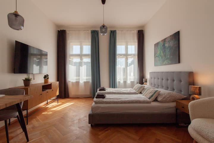 Stay Inn | Relax In Style: Charming Apt - Prague