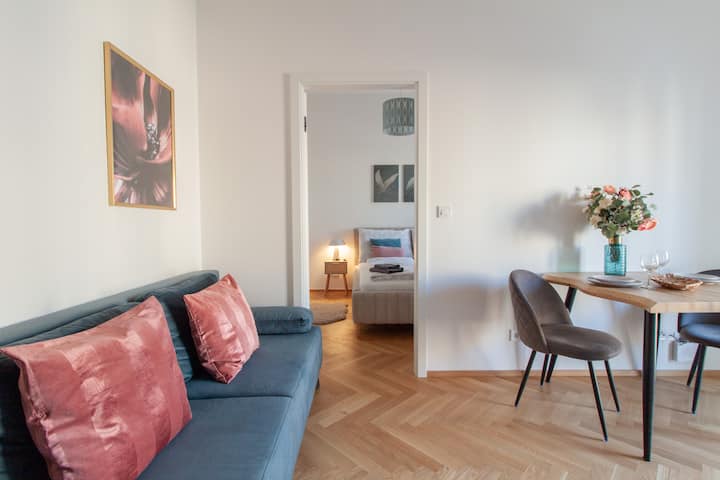 Stay Inn | Elegant Escape: Cozy Flat - Prague