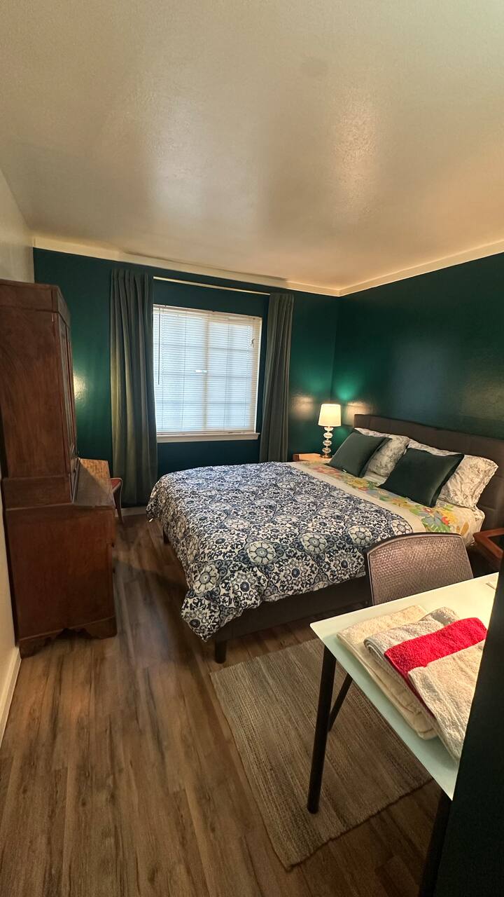 Your Cozy Private Room #Greenroom - Palmdale, CA