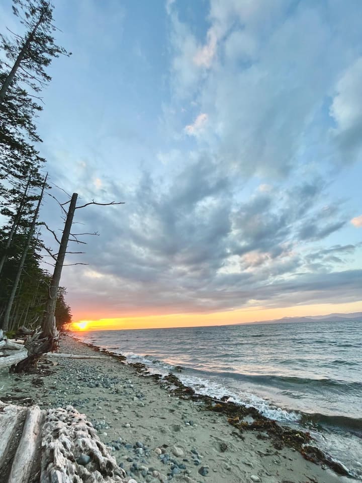 West Coast Oceanside Condo - Parksville