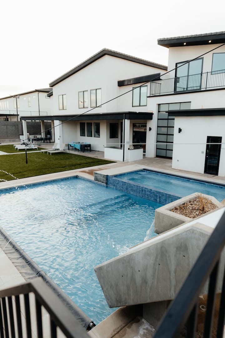 Sleeps 60! Pickleball, Hot Tubs,  Sauna, And More! - Hurricane, UT