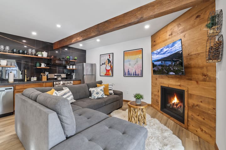 Ski In/out | Hot Tub & Slopeside Views | Sleeps 4 - Lake Tahoe