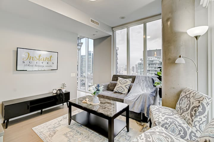 The Skyline Retreat By Instant Suites | Parking - Victoria University