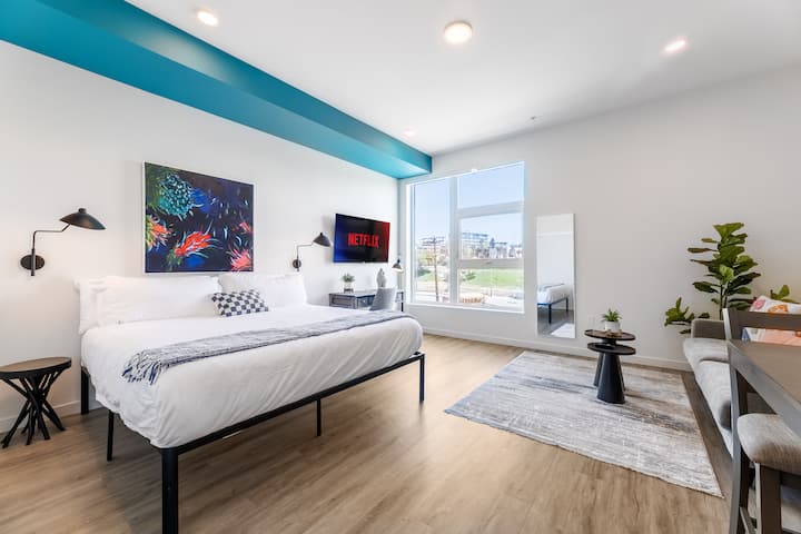 The Skyline Suite-sleek Studio Near Dodger Stadium - Los Angeles, CA