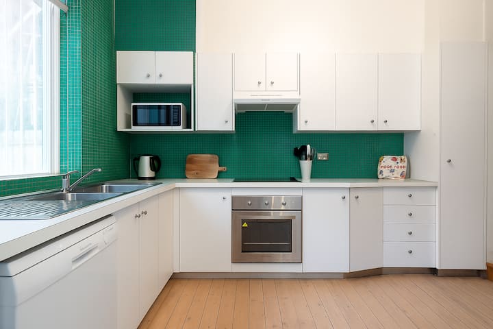 Charming Terrace House | Walk Everywhere - Surry Hills