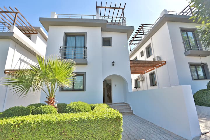 Sky Breeze 2br Villa: Peaceful Retreat With Pool - Northern Cyprus