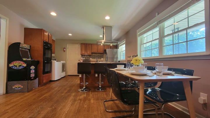 Atl Spacious Urban Getaway - Atlanta, GA