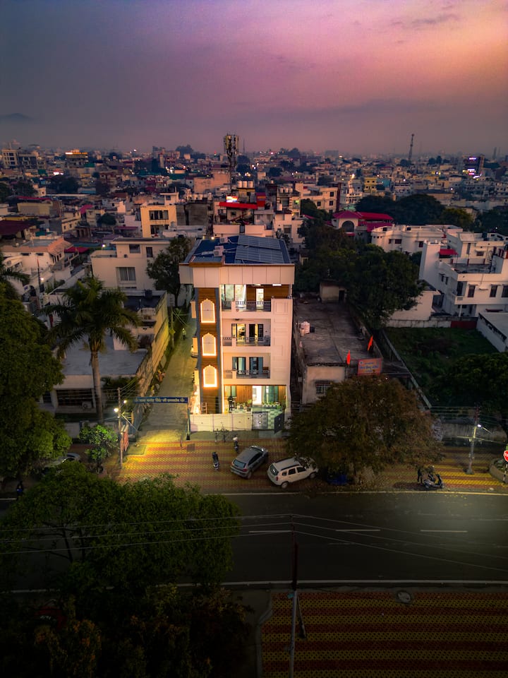 Dehradun Serenity: Scenic Views & Homely Comfort - Dehradun