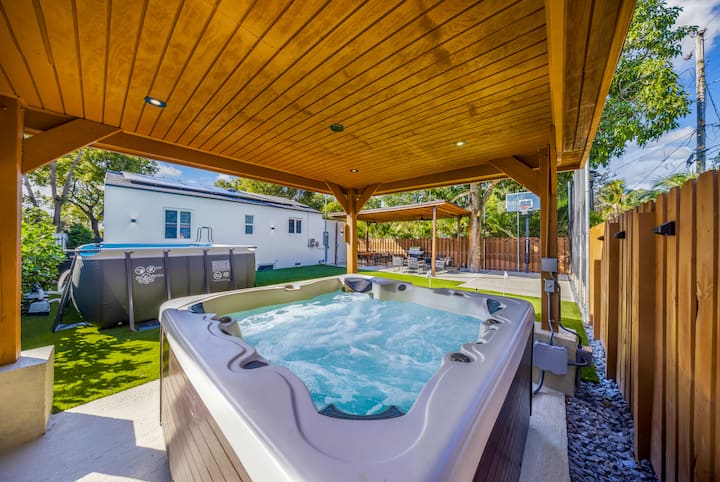 New Design Dist Gem:pool,hottub,bbq,minigolf - Miami, FL