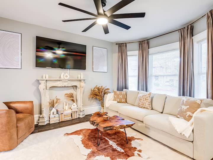 Upscale Home | Downtown Cle, R&r Hof, Beach, Arena - Cleveland, OH