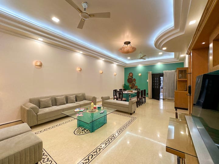 Vaayu Villa 3bhk •Near Assi • Bhu • 4500+ Sqft - Varanasi