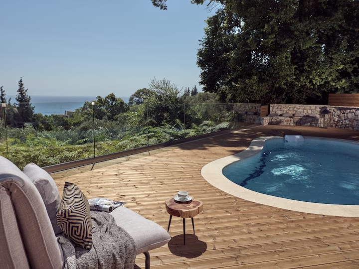 Chris Villa, An Escape With Heated Pool & Seaview - Kalamaki