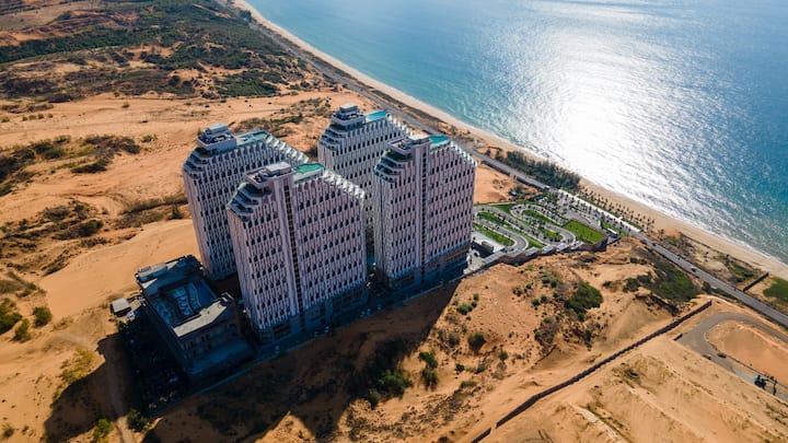 Deluxe-double Apt-bunk Bedroom-shower-desert View - Vietnam