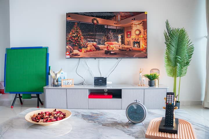 Lovell Gold Beachfront Oasis 11f 3+1br @10-12pax - Johor Bahru