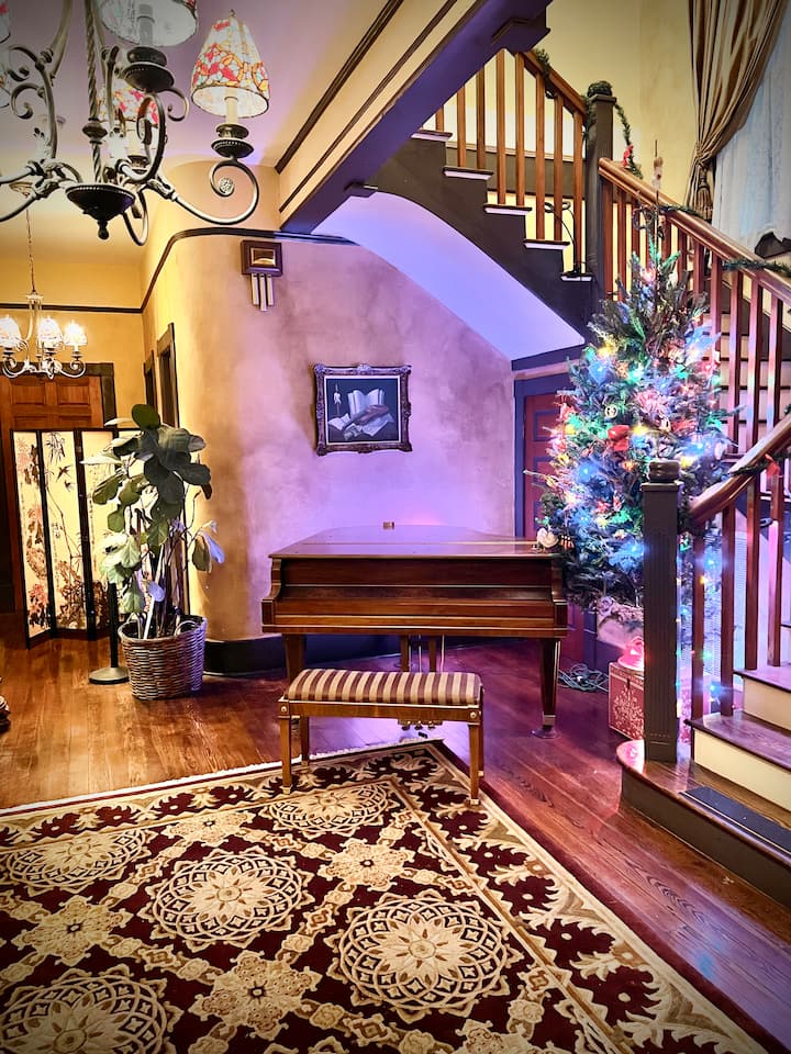 The Starland Historic
Grand House Near Forsyth - Savannah, GA