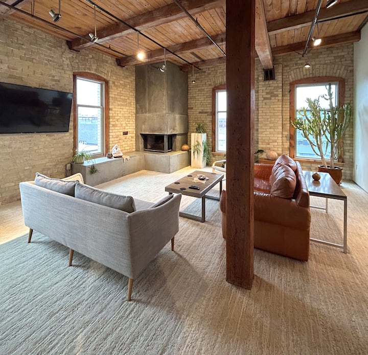 The Skyline: Penthouse Suite - Milwaukee