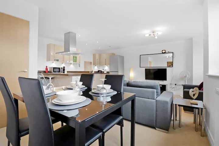 2 Bedroom For Family Stevenage - Ideal Break! - Stevenage