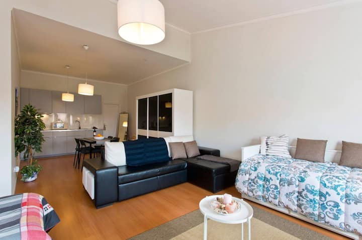Hostwise - Spacious Sunny Flat | Ace Location - Porto