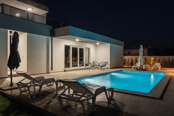 Villa Lorena With  A Roof Terrace & See View - Zaton