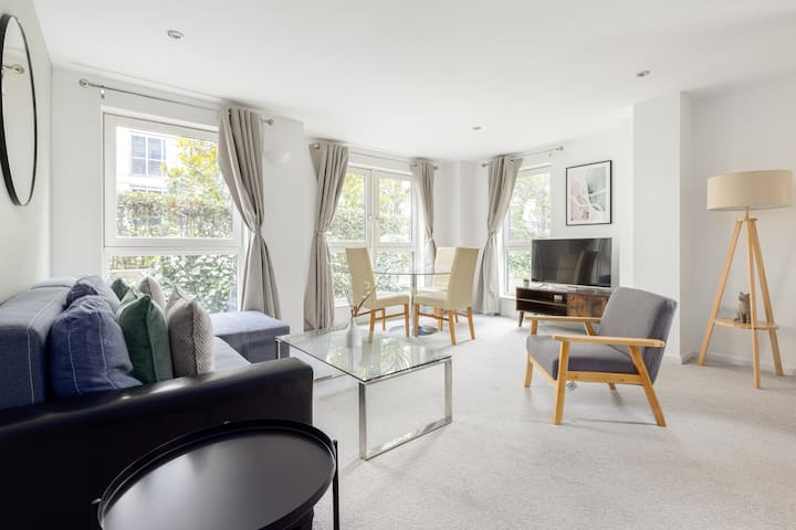 Idyllic 2 Bed Balcony Flat Chelsea Harbour - Chelsea