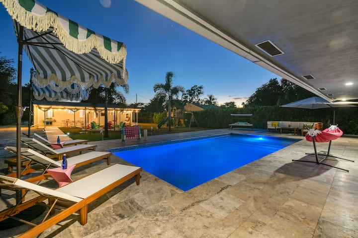 Pickleball, Pool, Minigolf, Fire-pit, Games | 5br - Palm Springs, FL