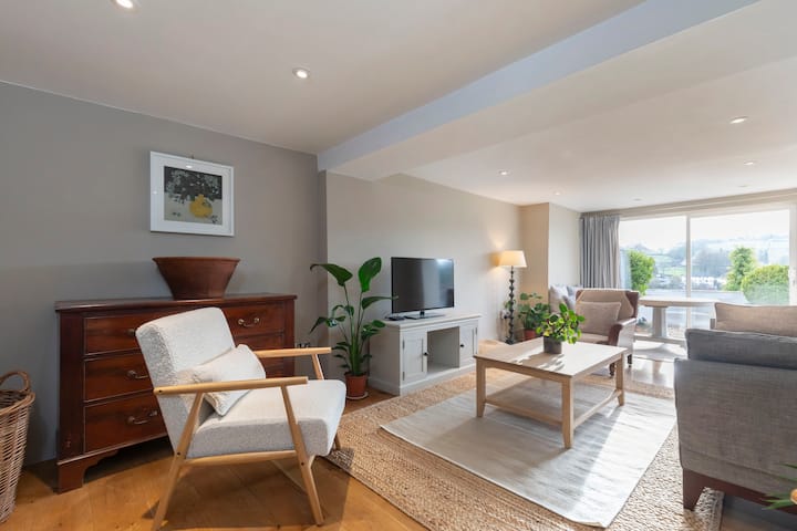 Cotswold Hillside Retreat With Stunning Views - イギリス ストラウド