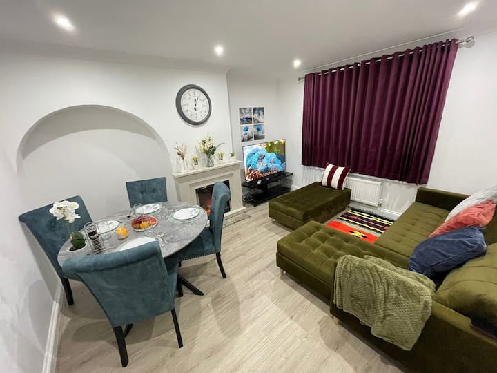 3 Bedrooms House To Stay In East London - Romford