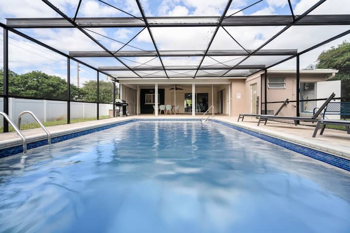 Stunning 4br Oasis With Pool, 14 Mins To Ocean - Hollywood, FL
