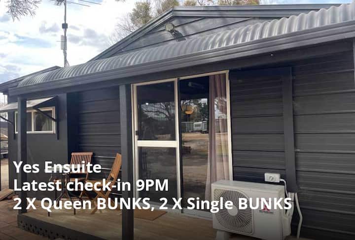 2 Queens, 2 Bunks With Bath (Cabin 8) - Lake Boga