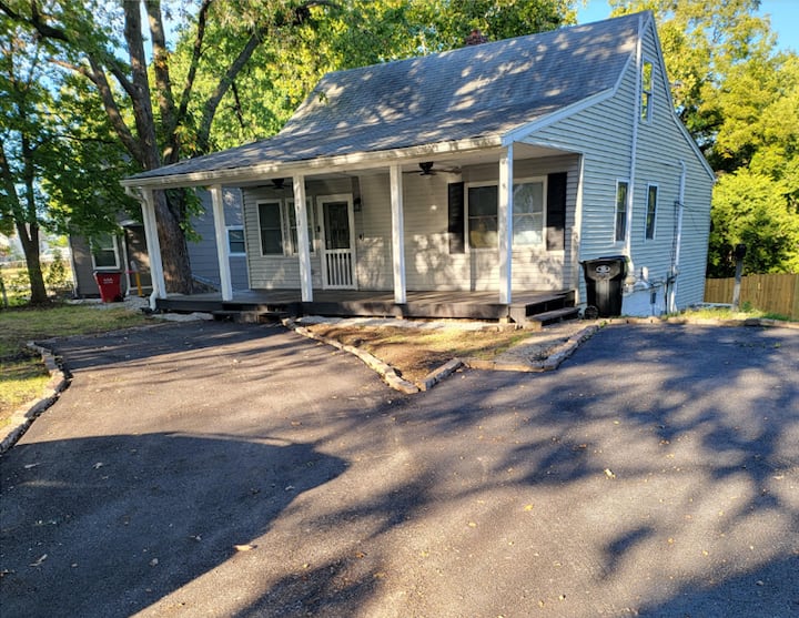 Renovated House - 5 Min From World Cup & Chiefs! - Independence, MO