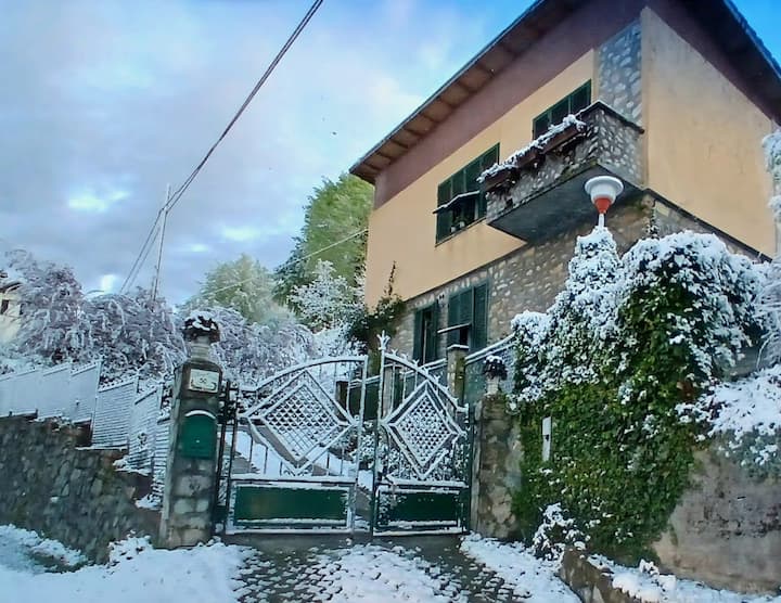 Villa Indipendente In Montagna - Viola