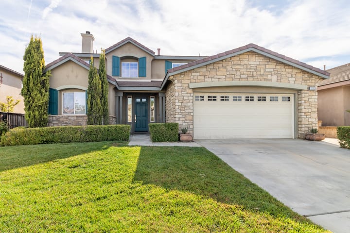 Crowne Hill - Pet Friendly, Large Yard & Swim Spa - Temecula, CA