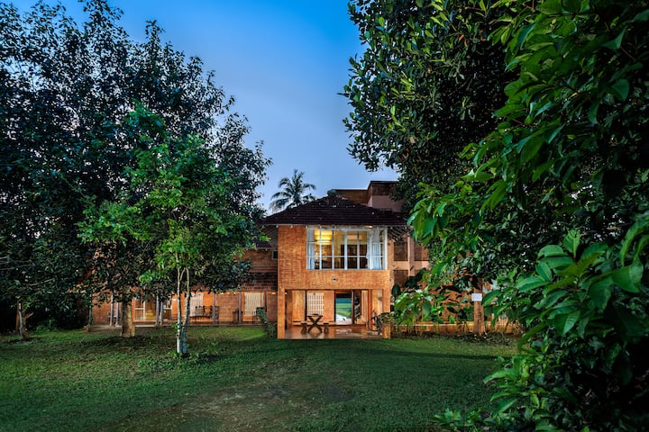 Serenity Farm: Skyview Paddy Nook (Top Floor) - Pathanamthitta