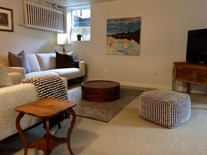Cozy 2 Bedroom Suite On Withrow Park With Garden - Toronto
