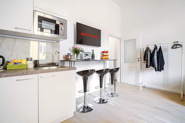 5 Min To Ae/train St.|smarttv|self Checkin|250mbs - Prága