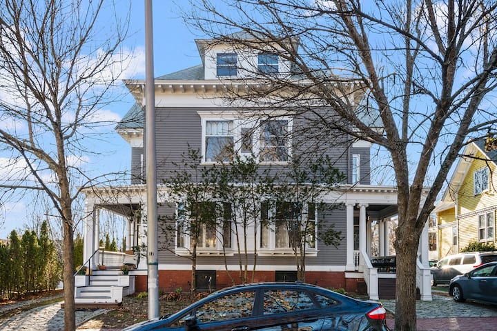 Huge Historic Eastside Home - Walk To Brown, Risd. - Providence, RI