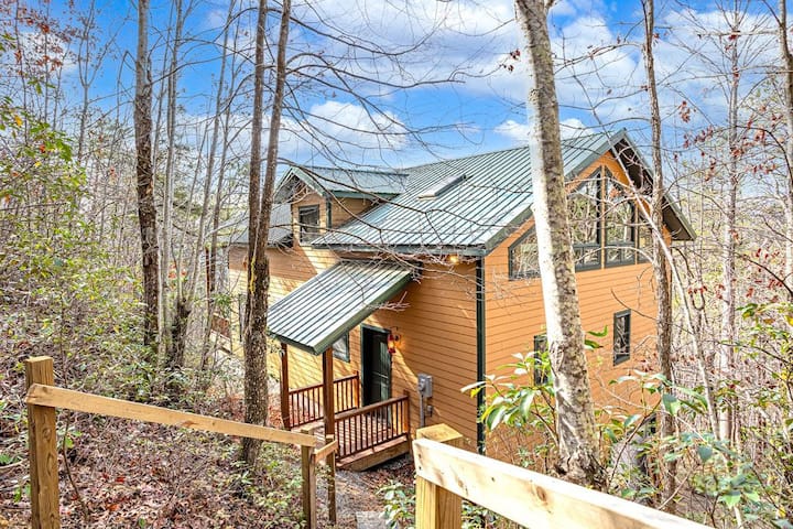 Mountain Retreat | 7 Priv. Acres | Stunning Views - Lake Toxaway, NC