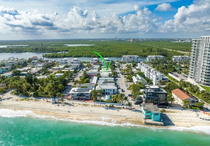 Hidden Beach Cottage Beyond The Boardwalk - Dania Beach, FL