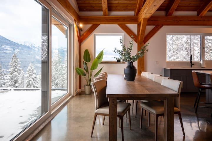 The Big Little Cabin - Alberta