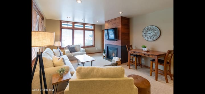 Luxury Ground Floor Walk-out Unit At The Ridge! - Kellogg, ID