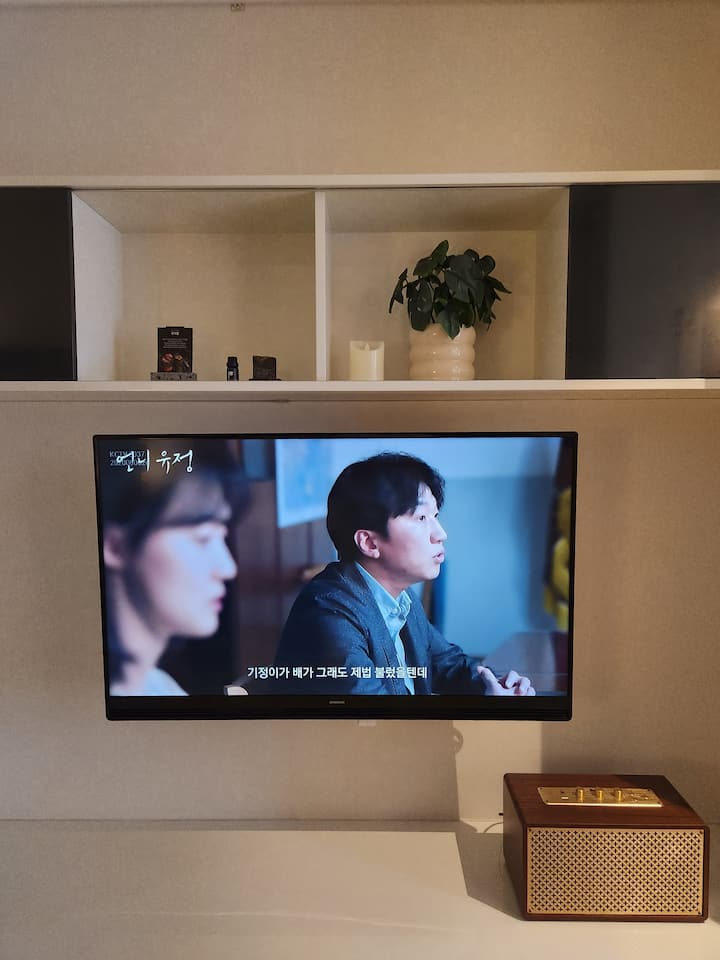 제주시내 트렌디한 2인-4인 객실  /무료주차/ 넷플리스 - Jeju