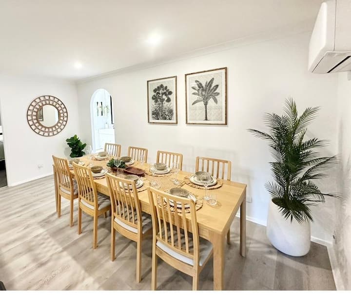 Spacious Shoal Bay Beach Retreat - Port Stephens